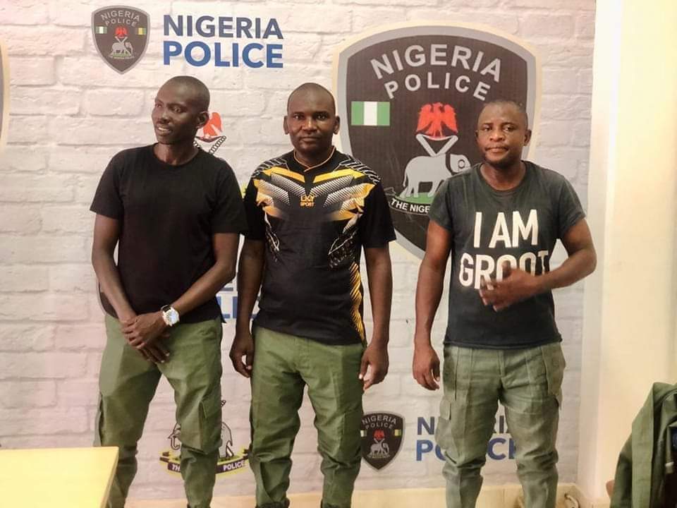 BREAKING!! Police Sack, De-kit 3 Officers in Viral Video Over ...